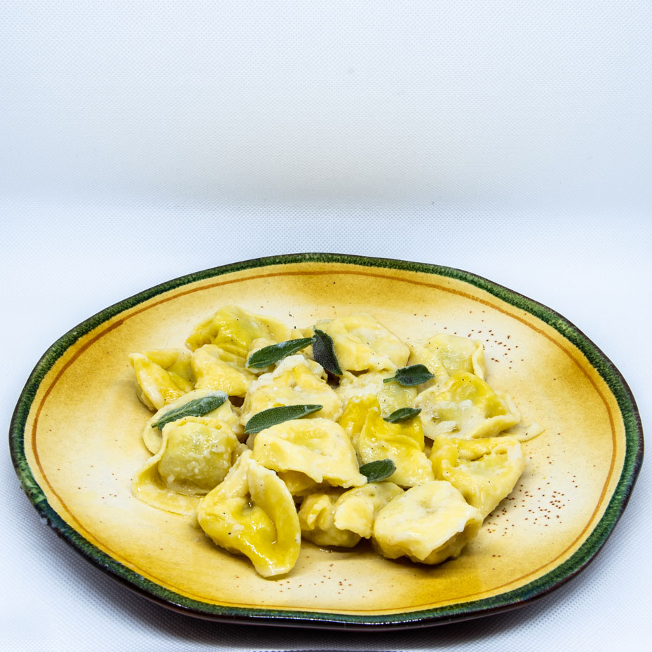 Ricotta cheese and spinach Ravioli - MAP packaging: Italian handcrafted ...